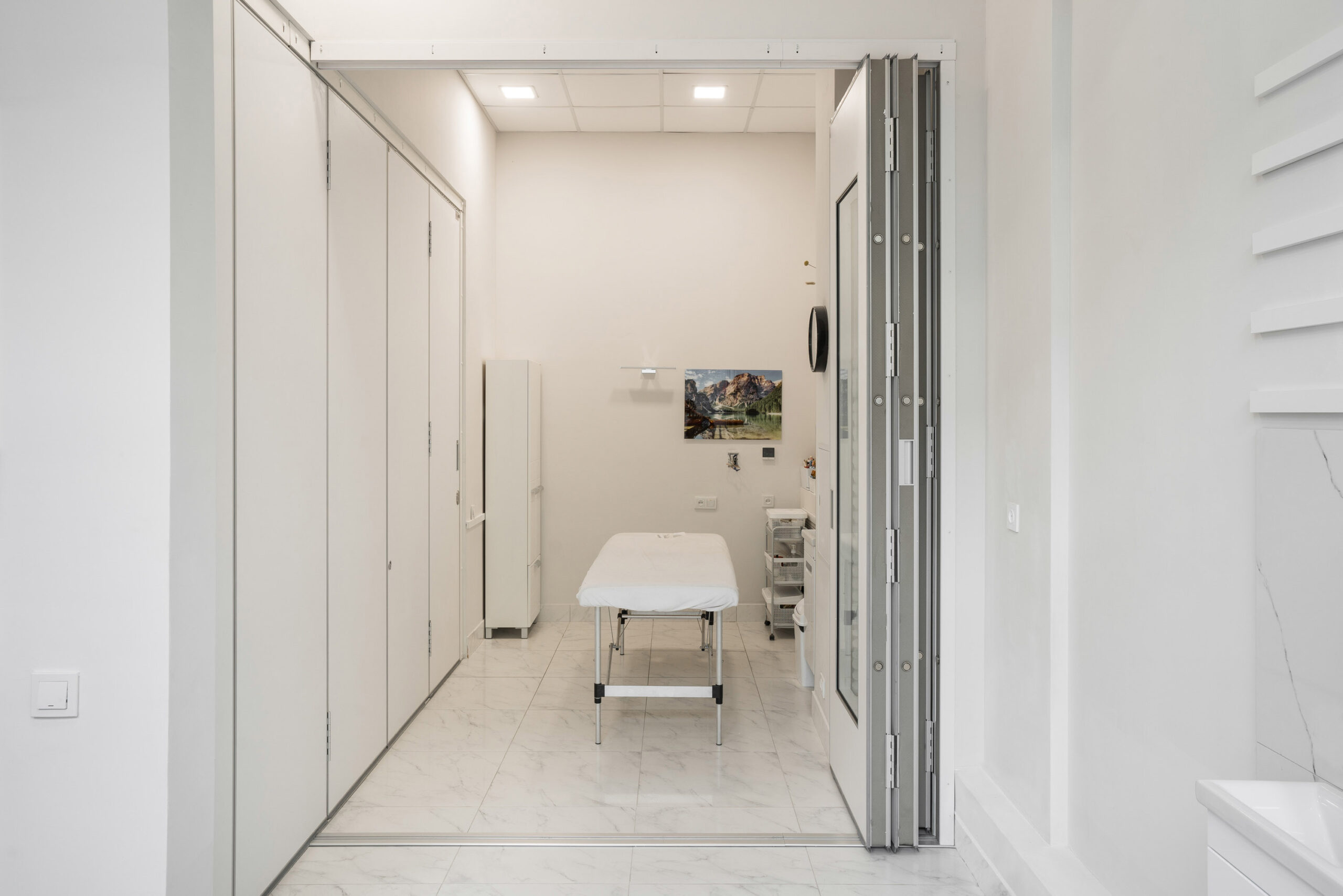 Sliding walls in modern medical facilities